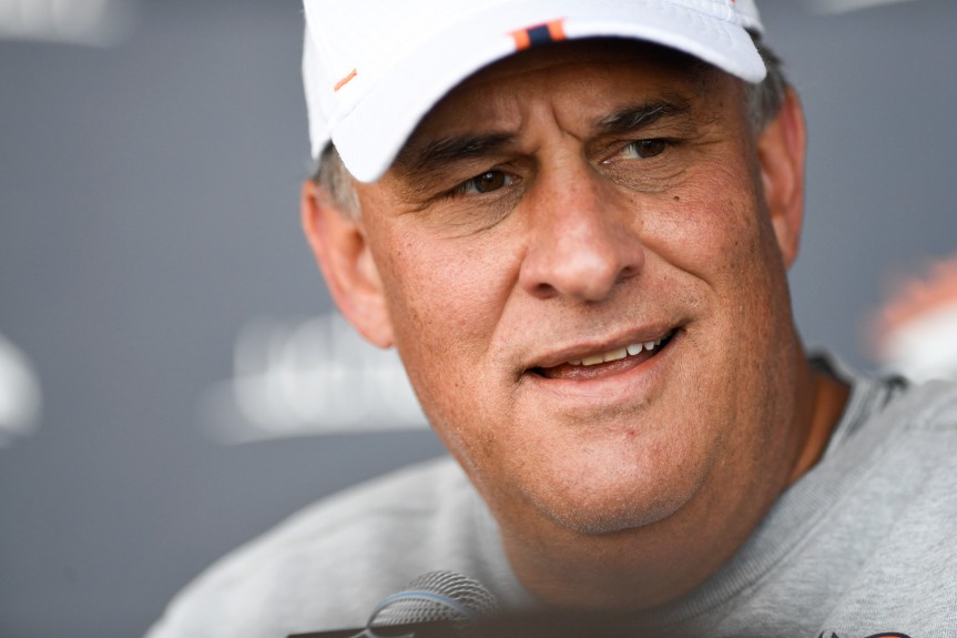 Broncos head coach Vic Fangio plans to coach Thursday after being ...