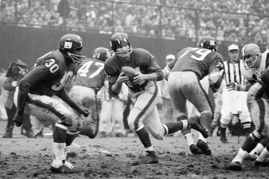 Y.A. Tittle, gritty quarterback forever in search of a championship ...