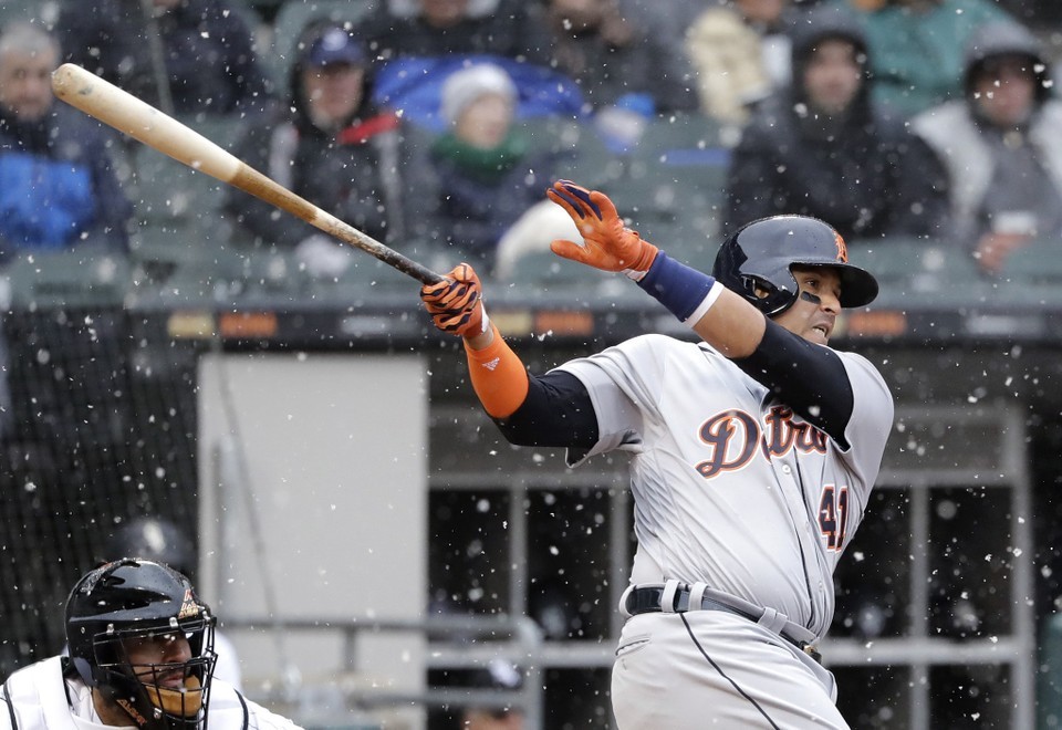 In snowy Chicago, Tigers rally to beat White Sox in 10 innings
