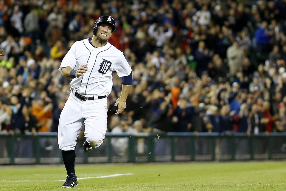 Former Tigers outfielder Tyler Collins signs with Royals, report says
