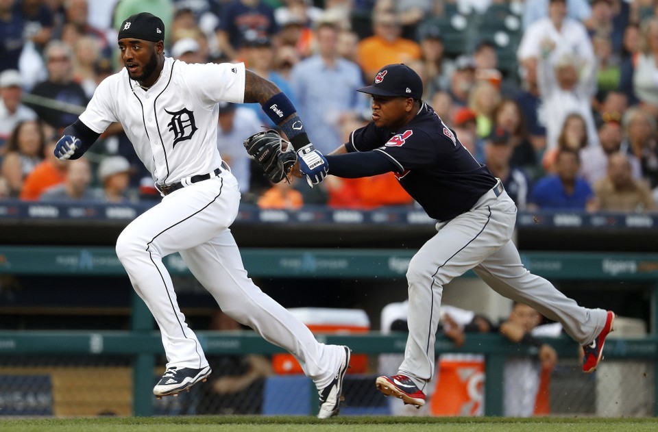 Indians get pinch-hit home run in 8th to beat Tigers in opener