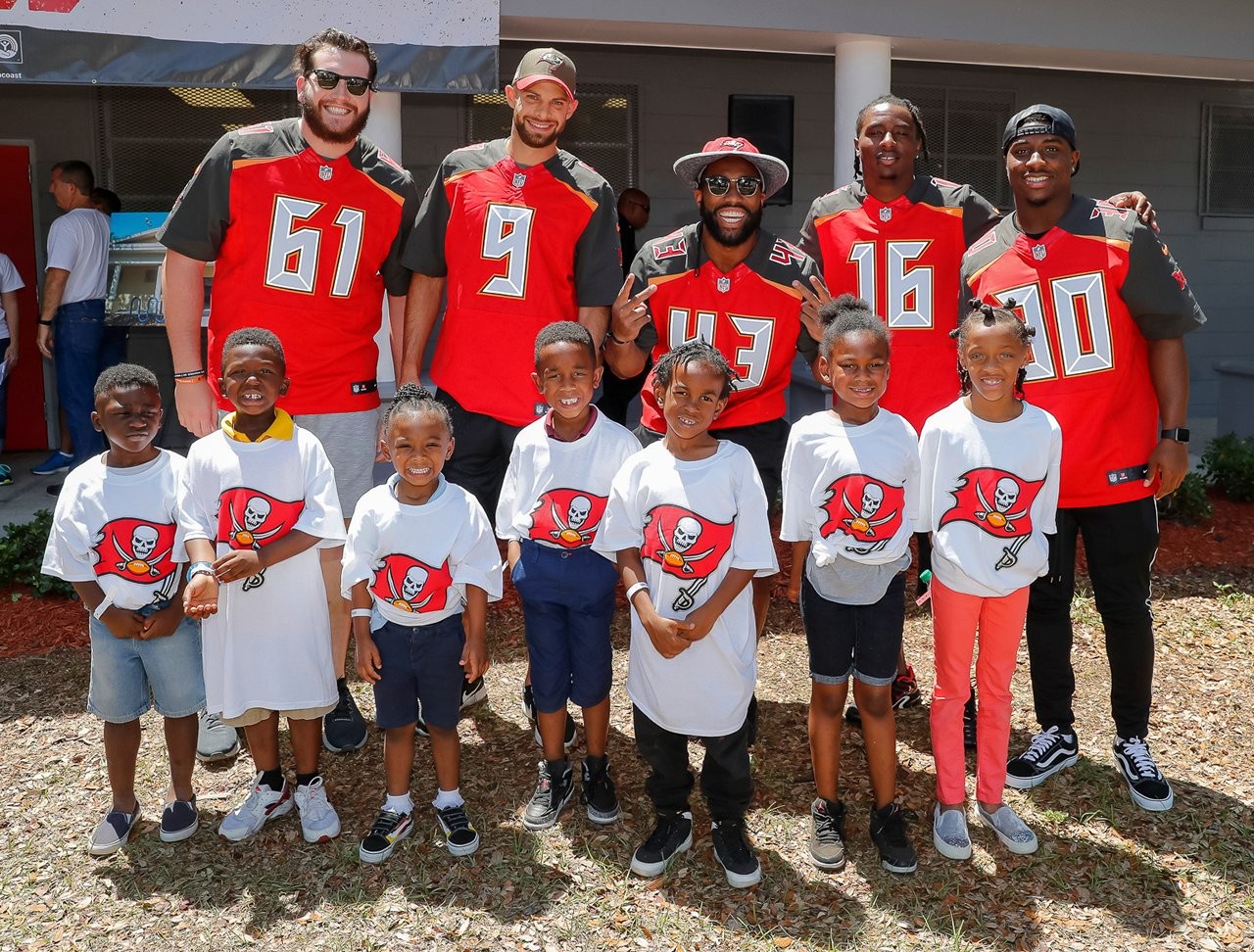 Bucs Build in East Tampa with 'Day of Service'
