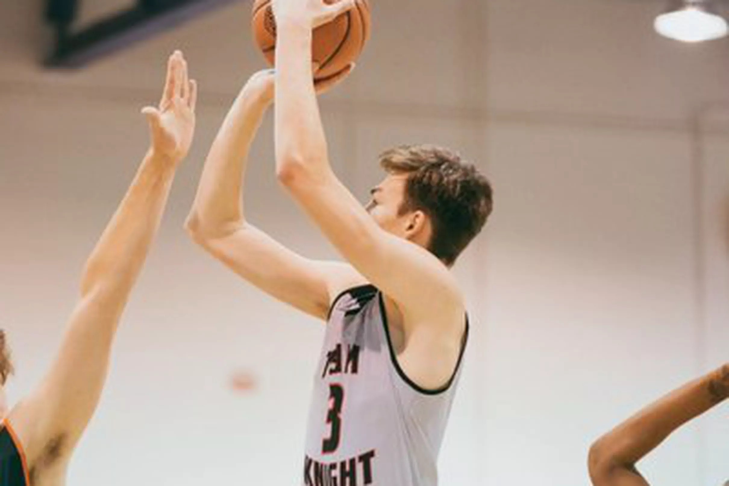 Four-star PF Colin Castleton commits to Michigan