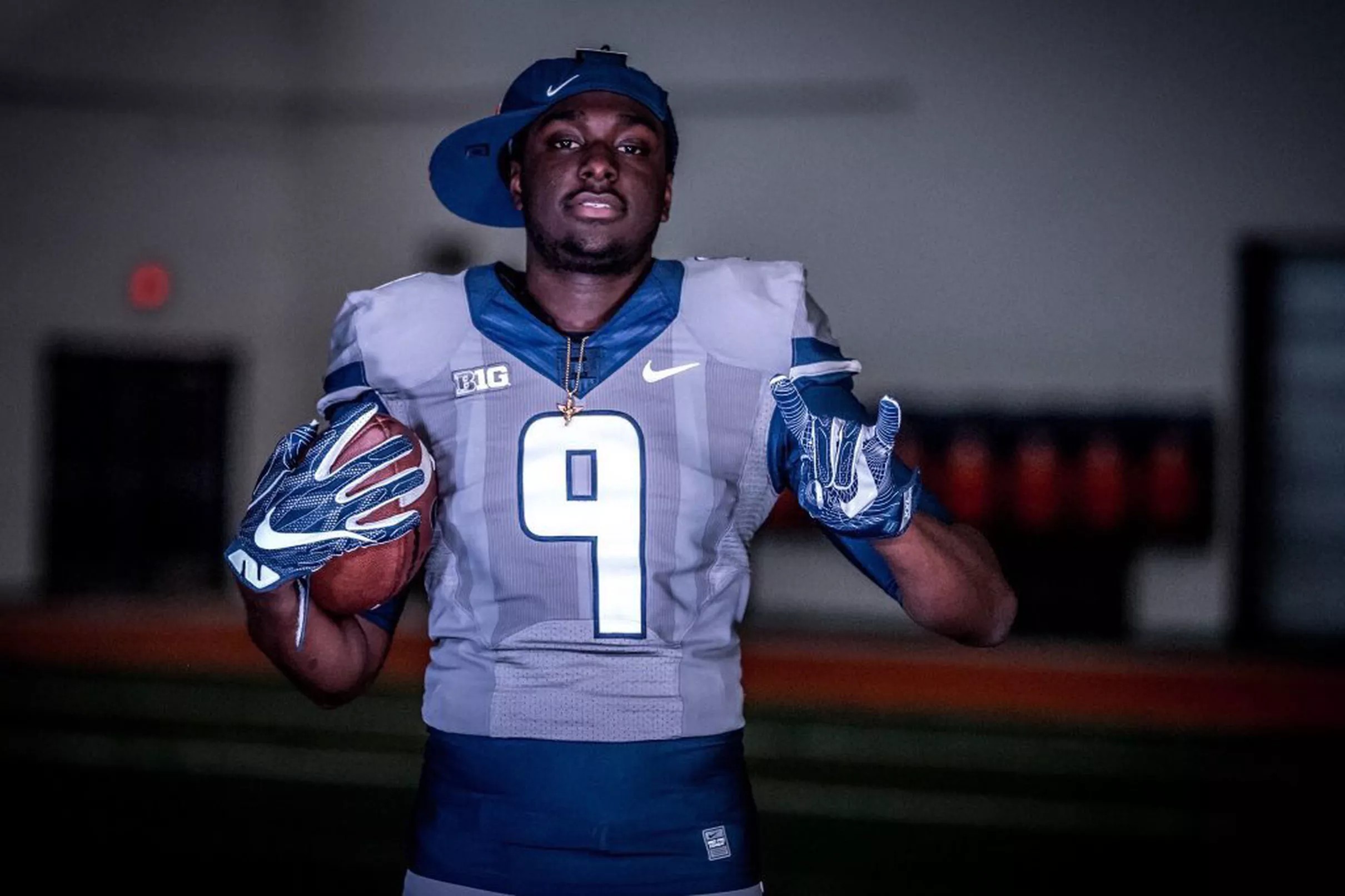 Daniel Barker signs with Illinois