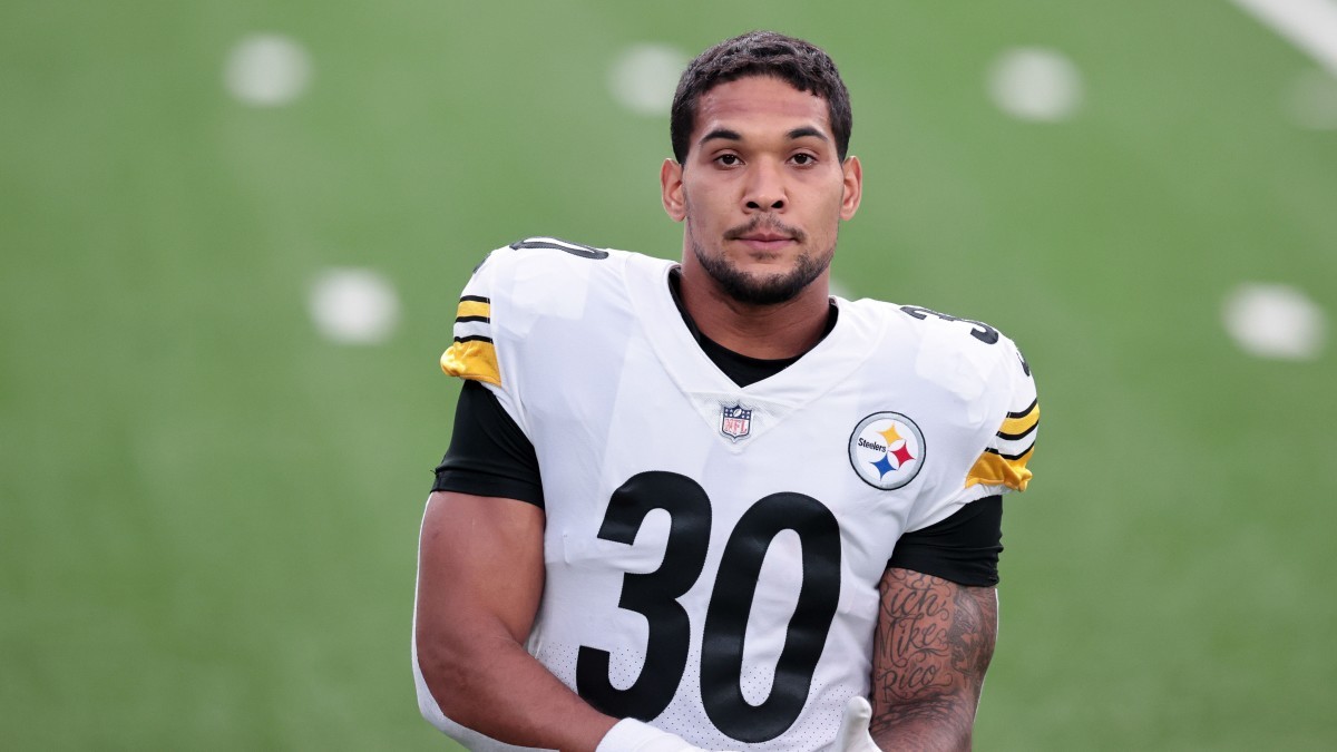 Cardinals Sign RB James Conner to One-Year Deal