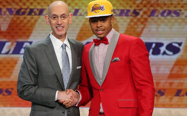 D'Angelo Russell shows off ball handling skills against older brother