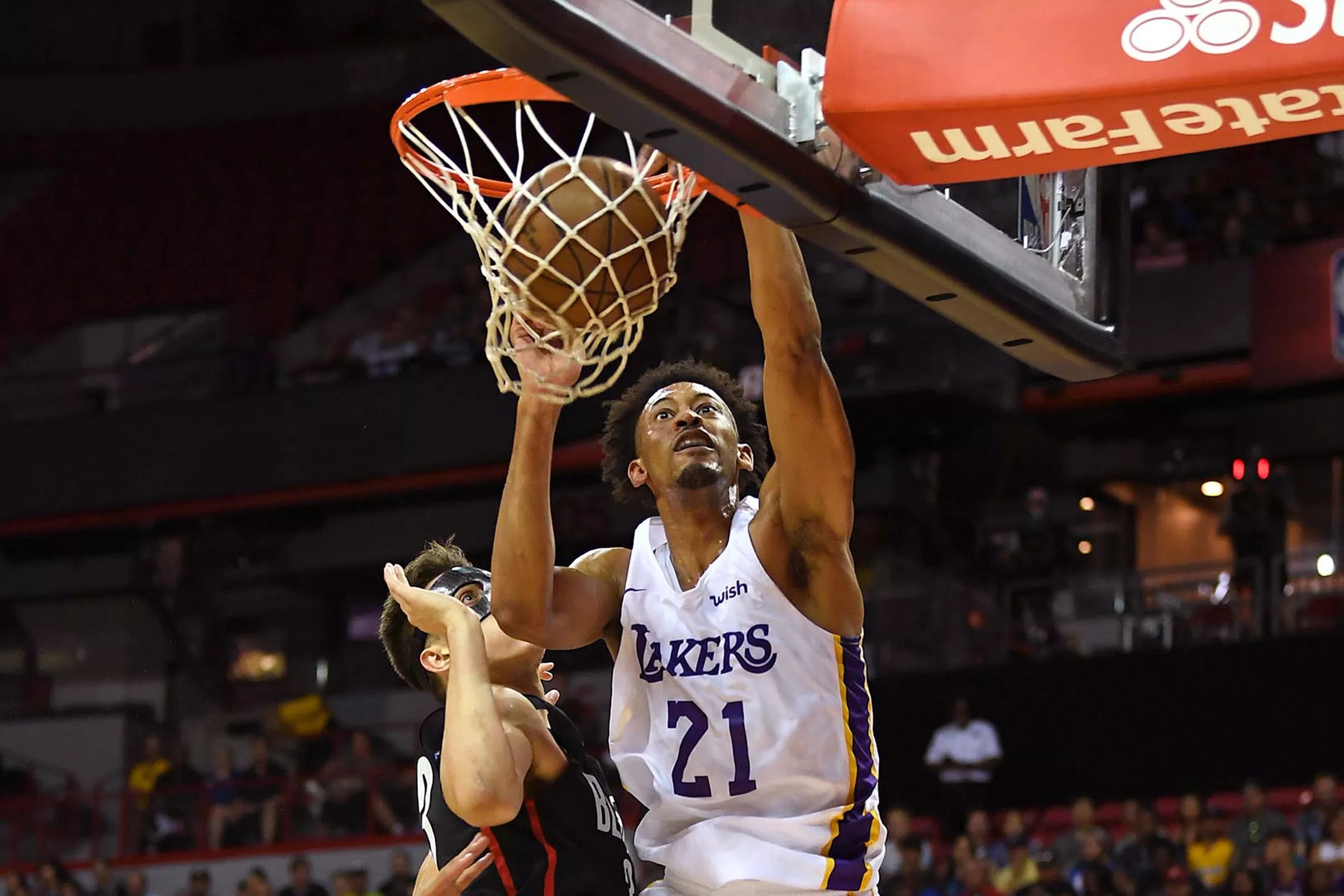 Lakers sign Johnathan Williams to training camp roster