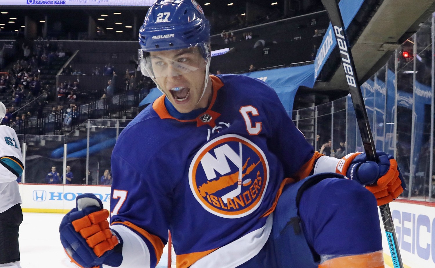 Lee Scores Twice, Islanders Dominate Devils For Third Straight Win