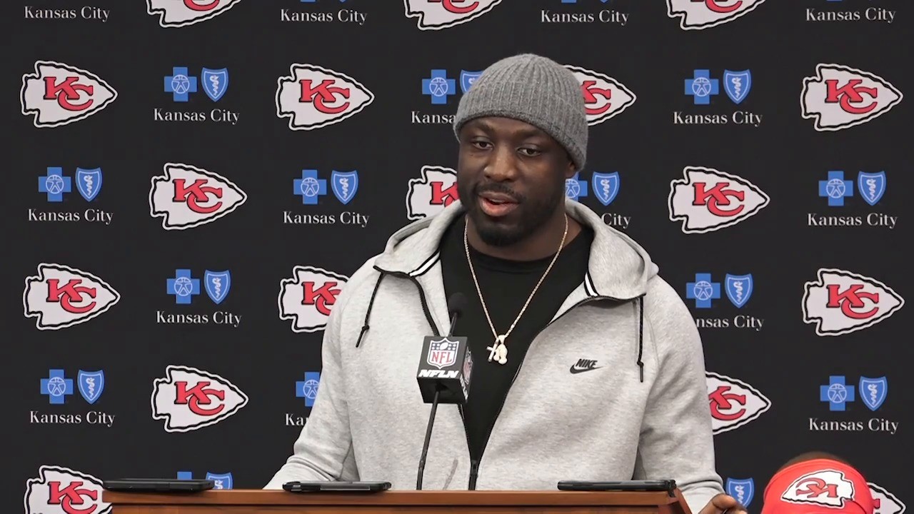 Chiefs get best of Justin Houston in playoff victory over Colts