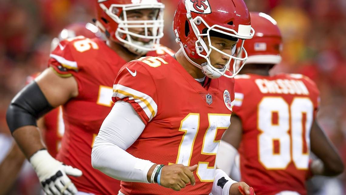 Mahomes, Chiefs come out flat in preseason kickoff at Arrowhead Stadium