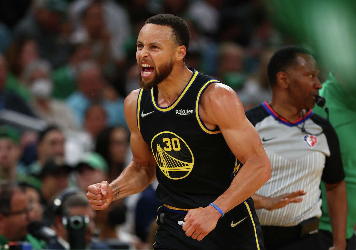 Warriors' Steph Curry hits deep step-back three, starts screaming at ...