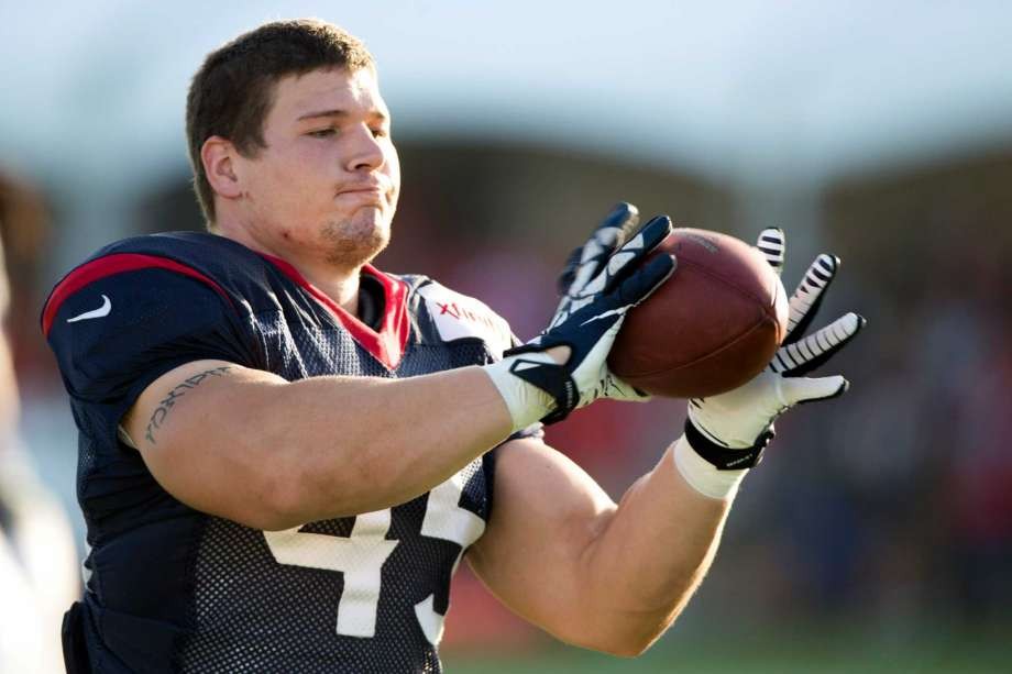 Texans fullback Jay Prosch relishes human battering-ram role