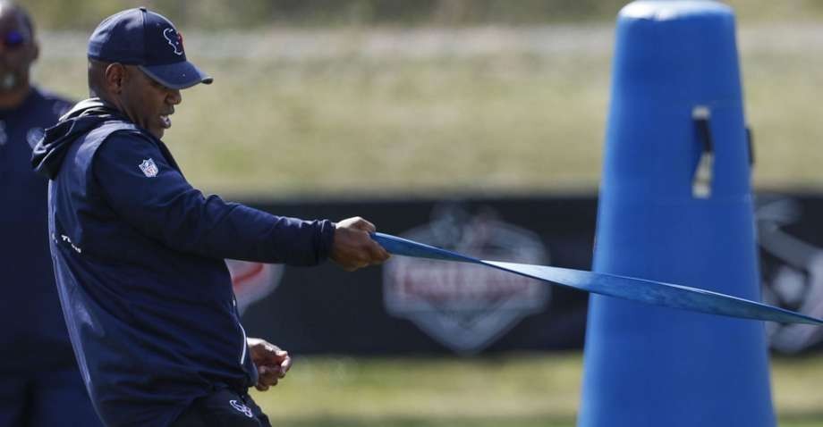 Ex-Texans assistant Charles London to coach Bears' running backs