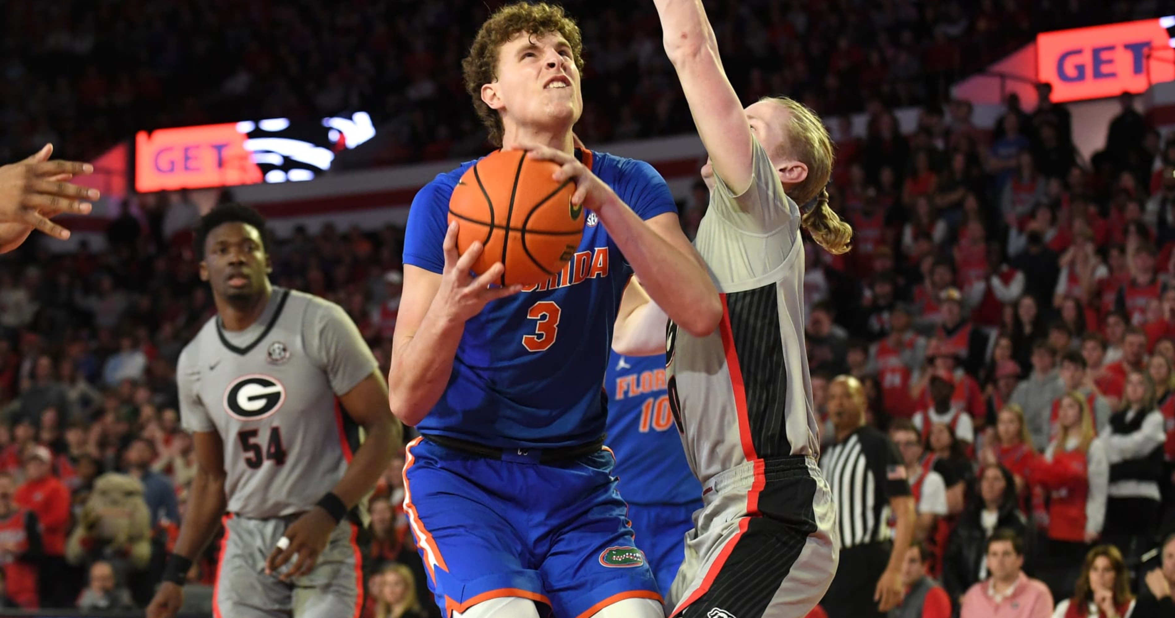 Florida's Micah Handlogten Stretchered off Court with Leg Injury in SEC ...