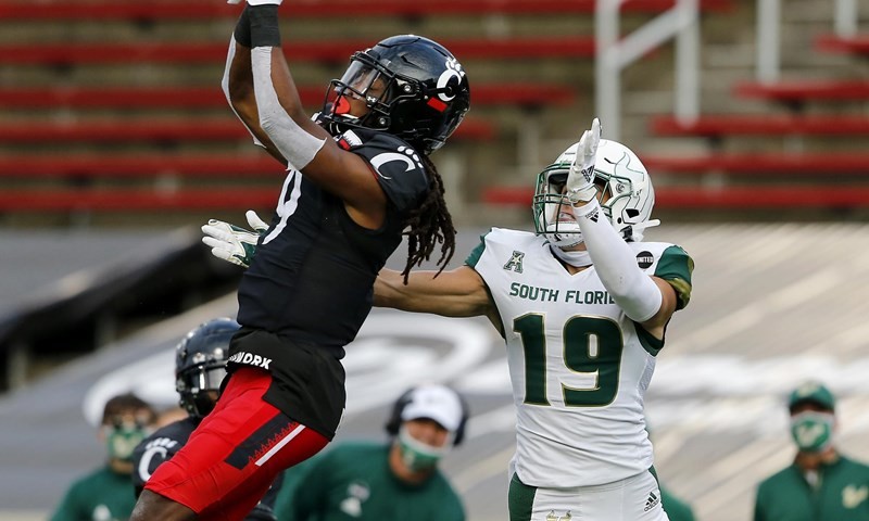 Defense, Special Teams Push Cincinnati Past USF, 28-7