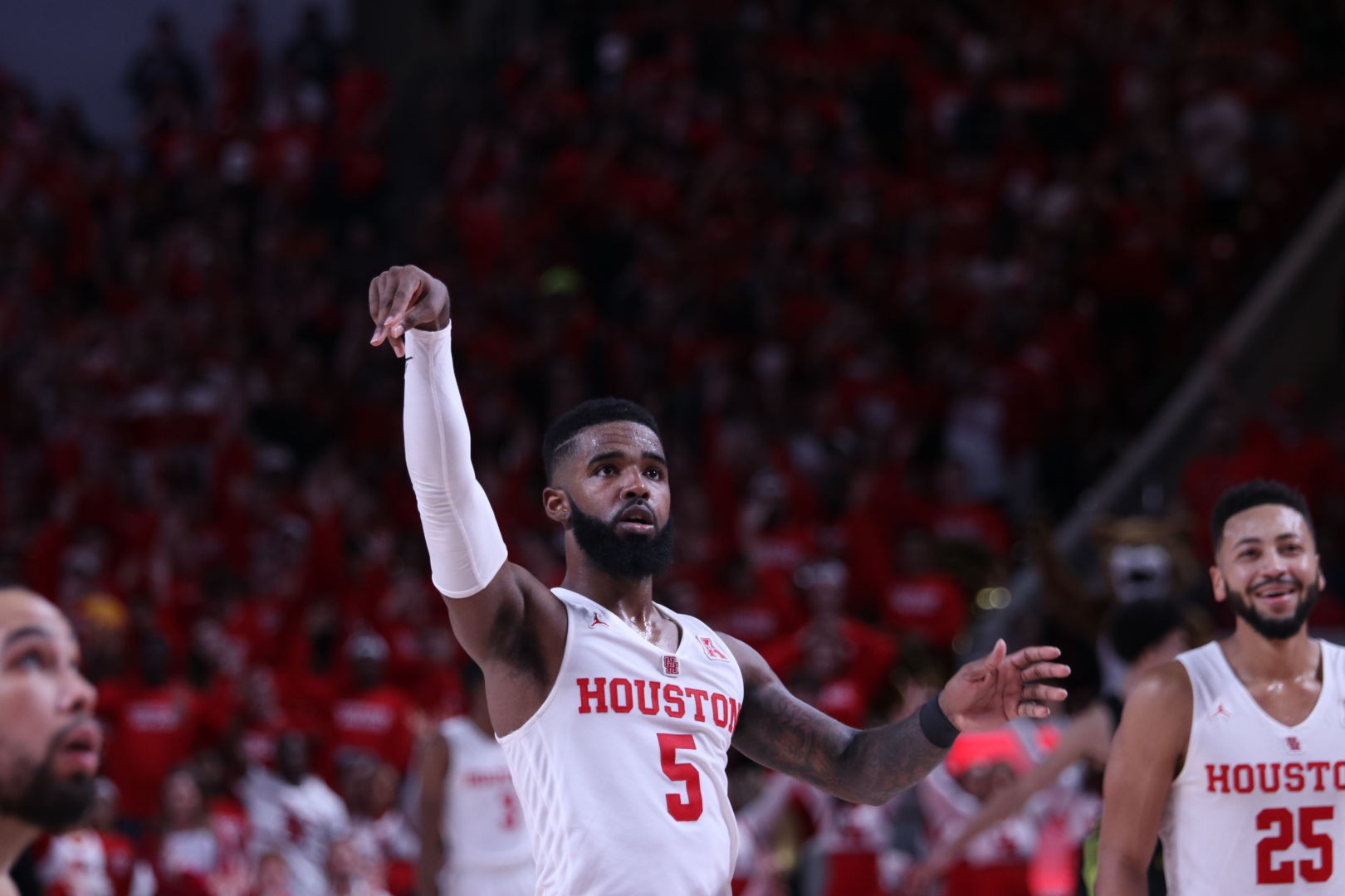 Houston opens NCAA tournament with dominant win