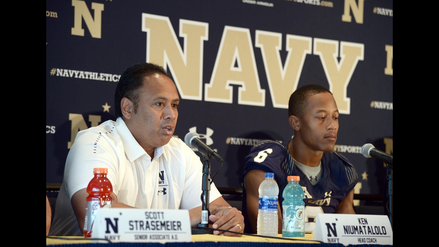 Spotlight shines on Perry as he takes reins of Navy's triple-option offense