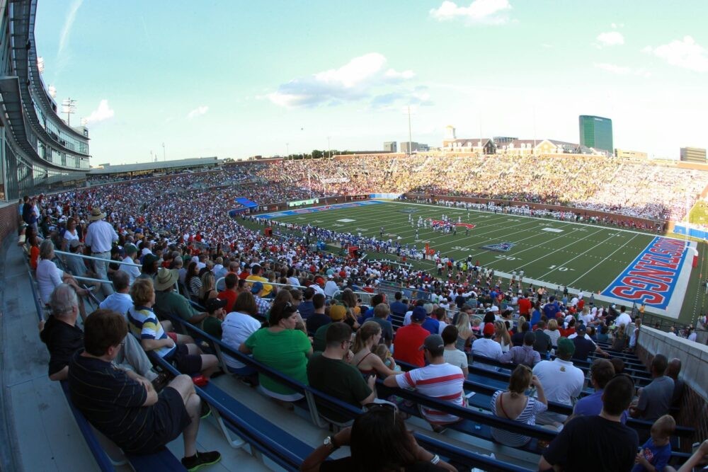 SMU Student Section Kicked Out At Half For Not Wearing Masks, Social ...