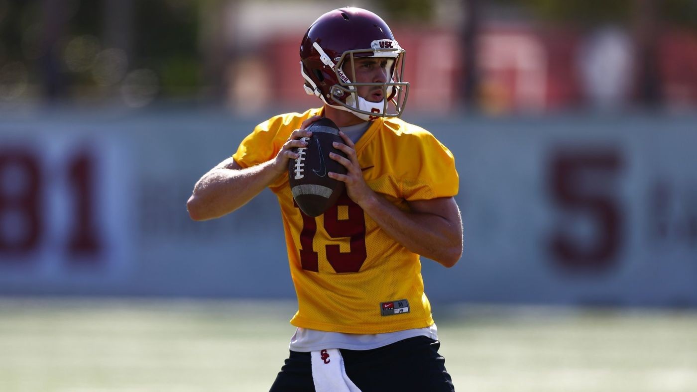 Freshman quarterback JT Daniels shines in first USC practice