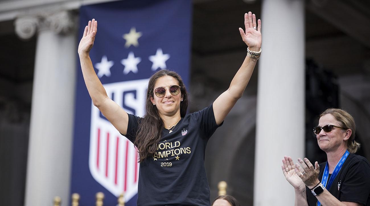 Carli Lloyd Drills Impressive 55-Yard Field Goal at Eagles Practice