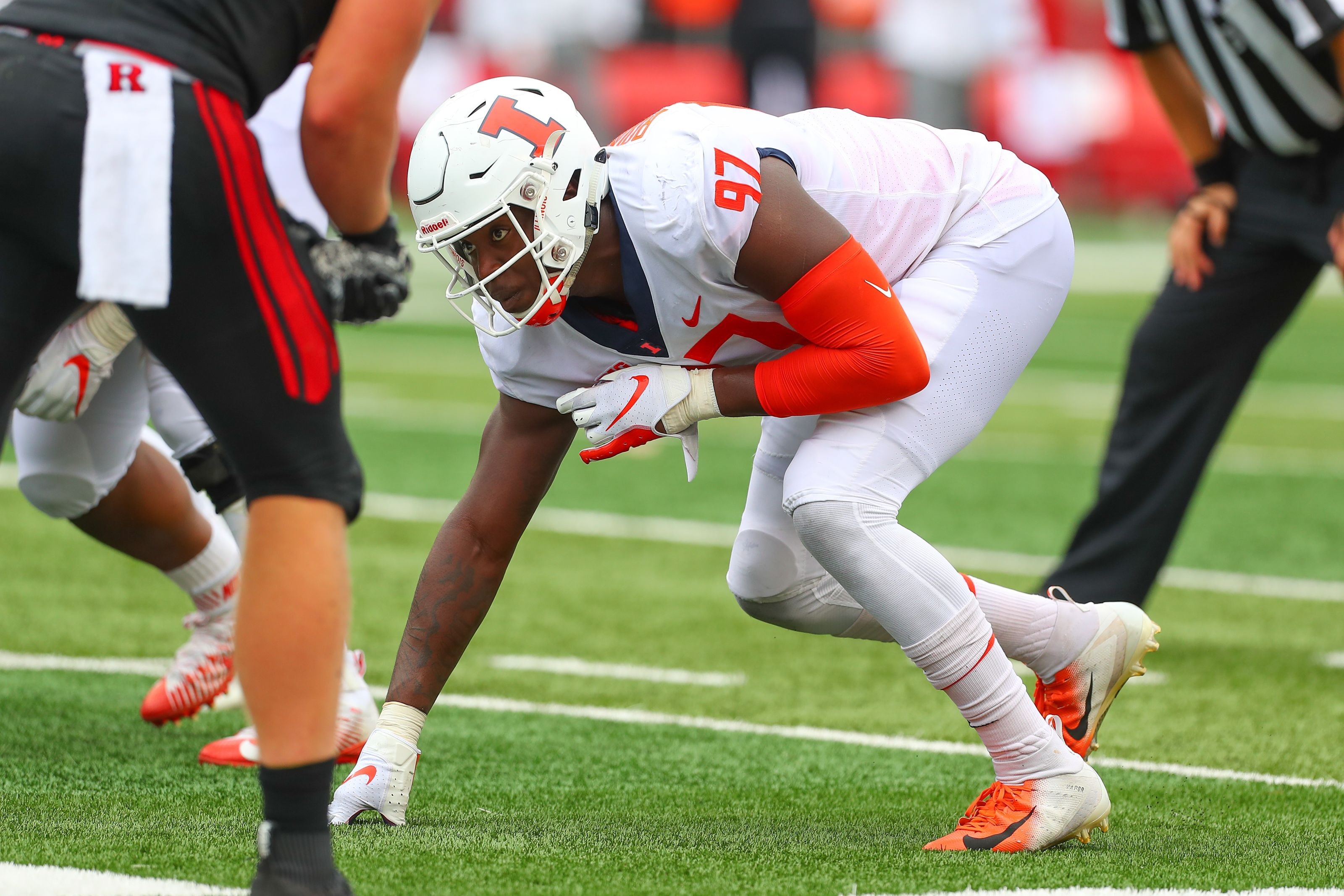 Illinois Football: Your chance to help Illini DE Bobby Roundtree