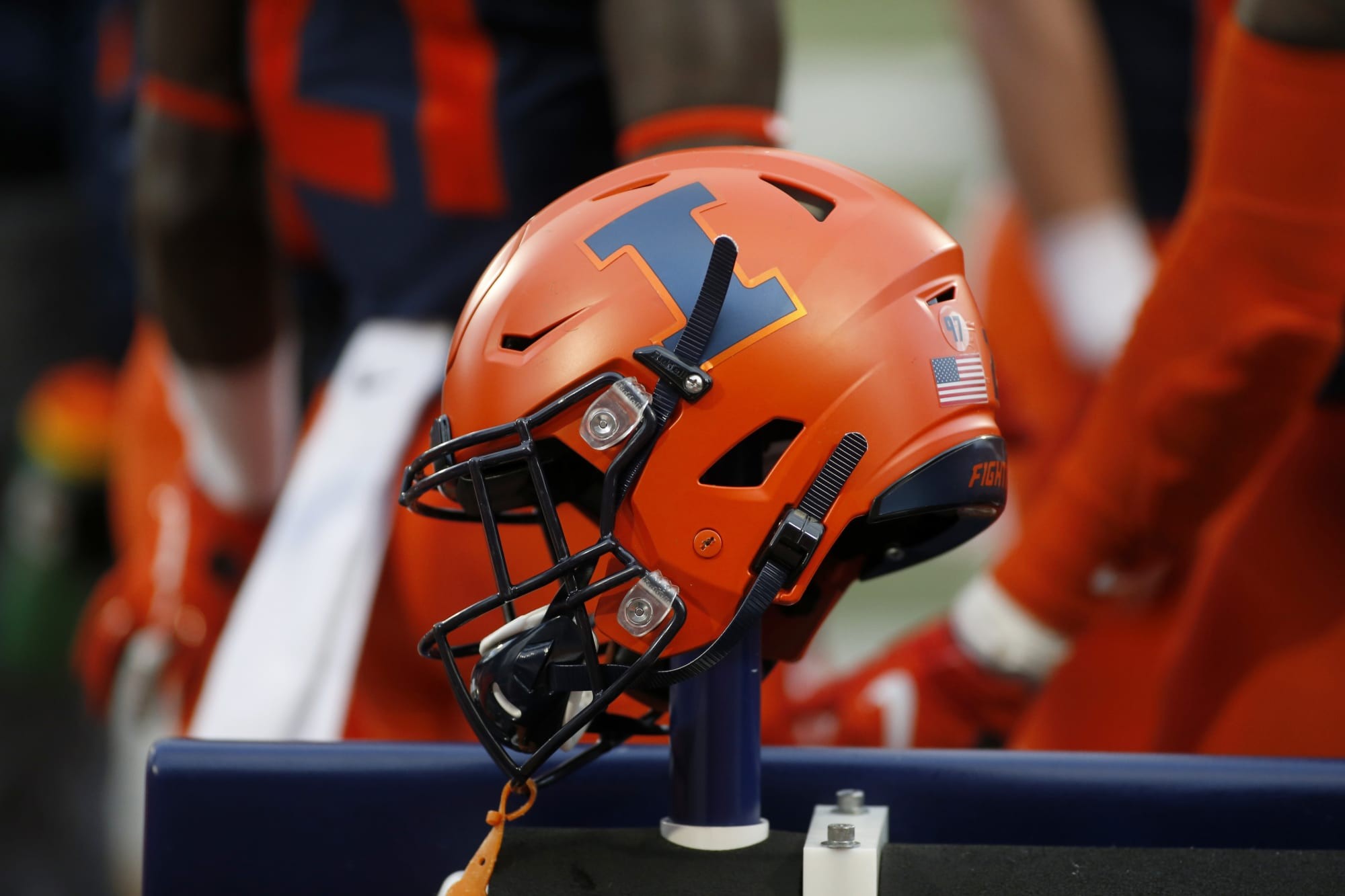 Illinois Football: Illini make top 8 for defensive lineman Devin Lee