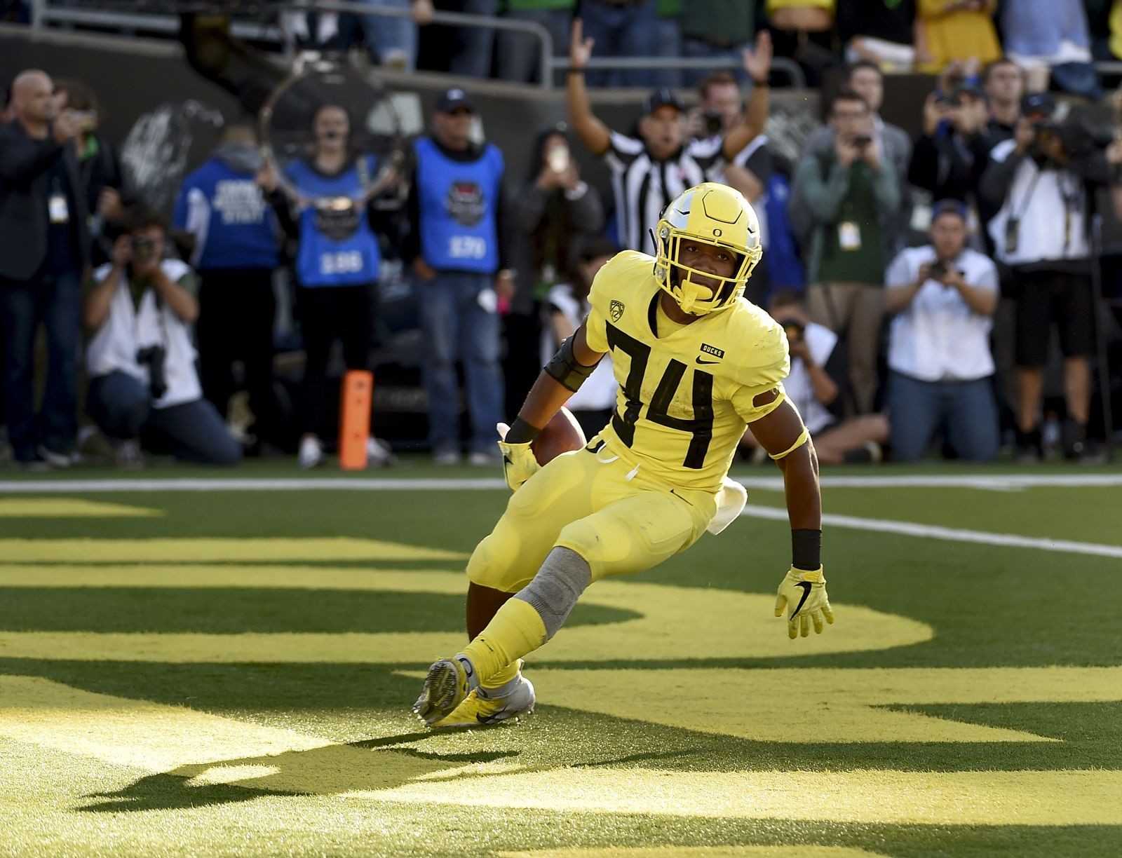 Oregon Football vs Montana: Scoring Updates, Live Stats