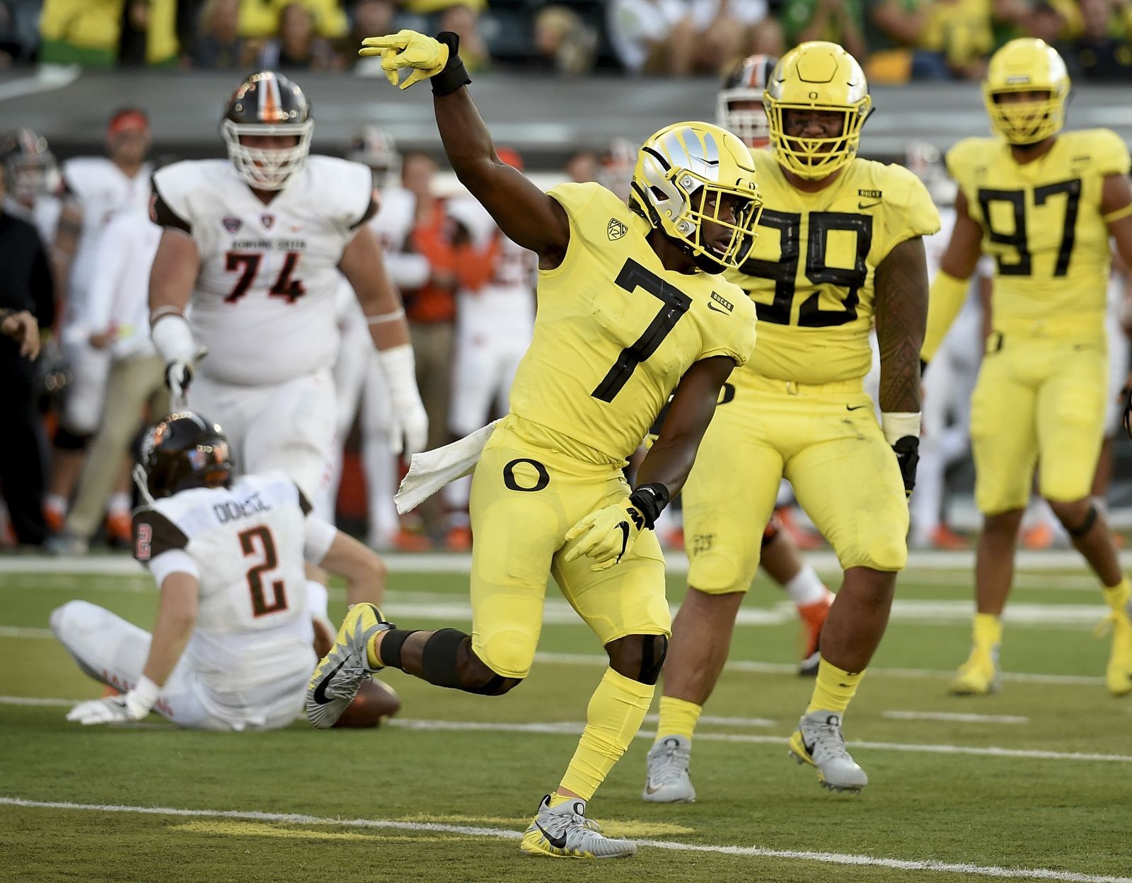 Oregon Moves Up One Spot in New AP Poll