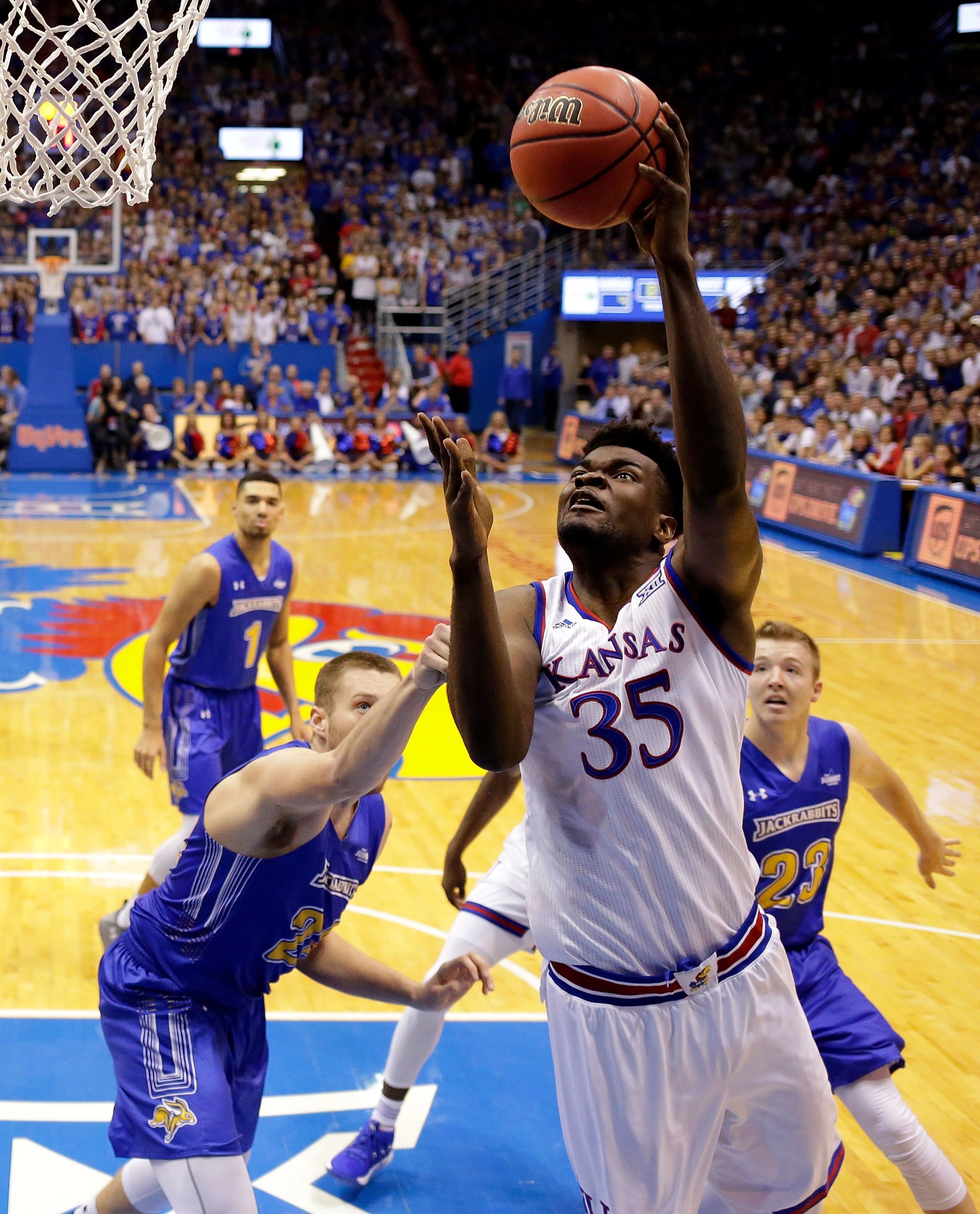 Kansas basketball: Udoka Azubuike shows amazing promise
