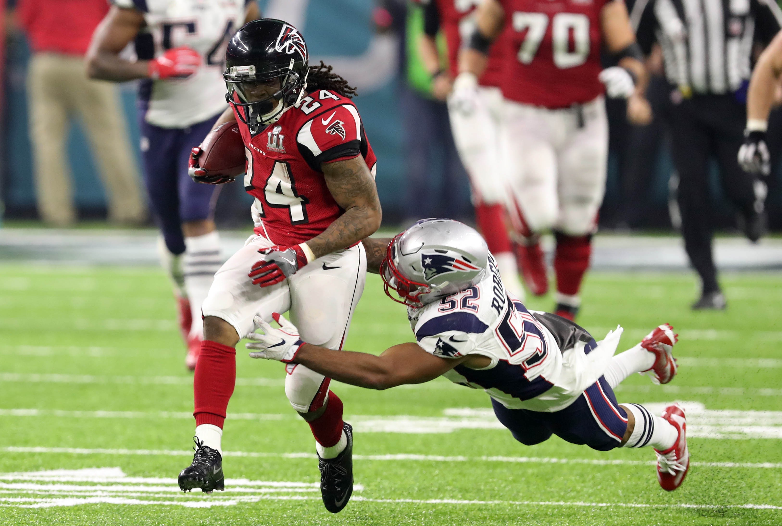 Devonta Freeman playing for new contract with Atlanta Falcons