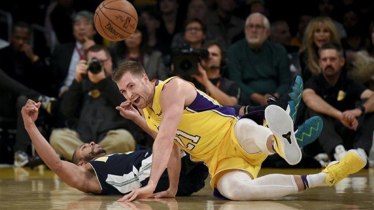 Lakers sign former UCLA star Travis Wear to two-way contract