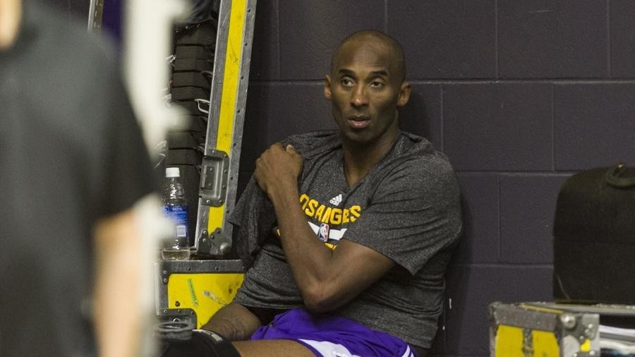 Lakers training camp: Kobe Bryant practices at small forward