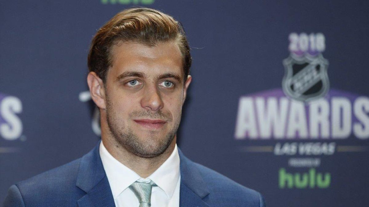 Kings' Anze Kopitar wins second career Selke Trophy