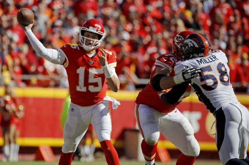 Patrick Mahomes Throws 4 TD in Stellar Performance as Chiefs Beat Broncos
