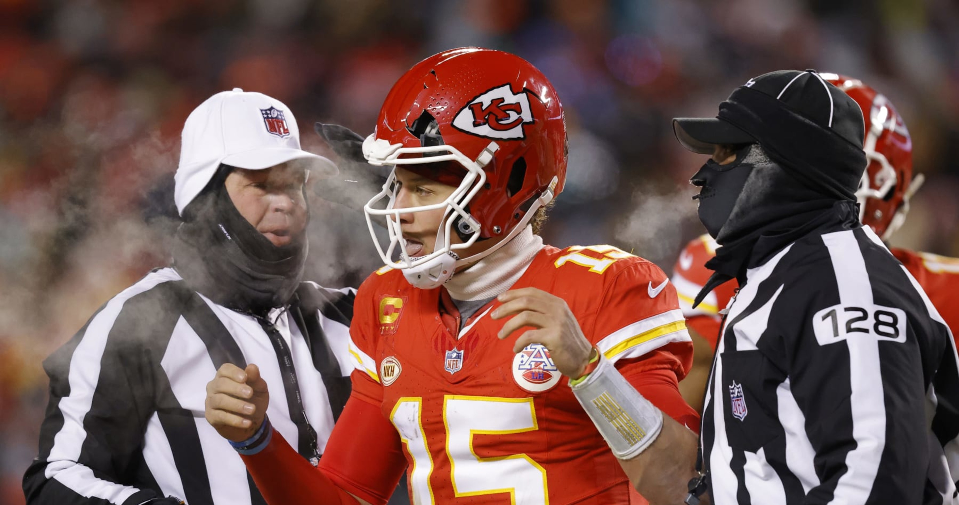 Patrick Mahomes' Shattered Helmet in Chiefs' Win vs. Dolphins Under NFL ...