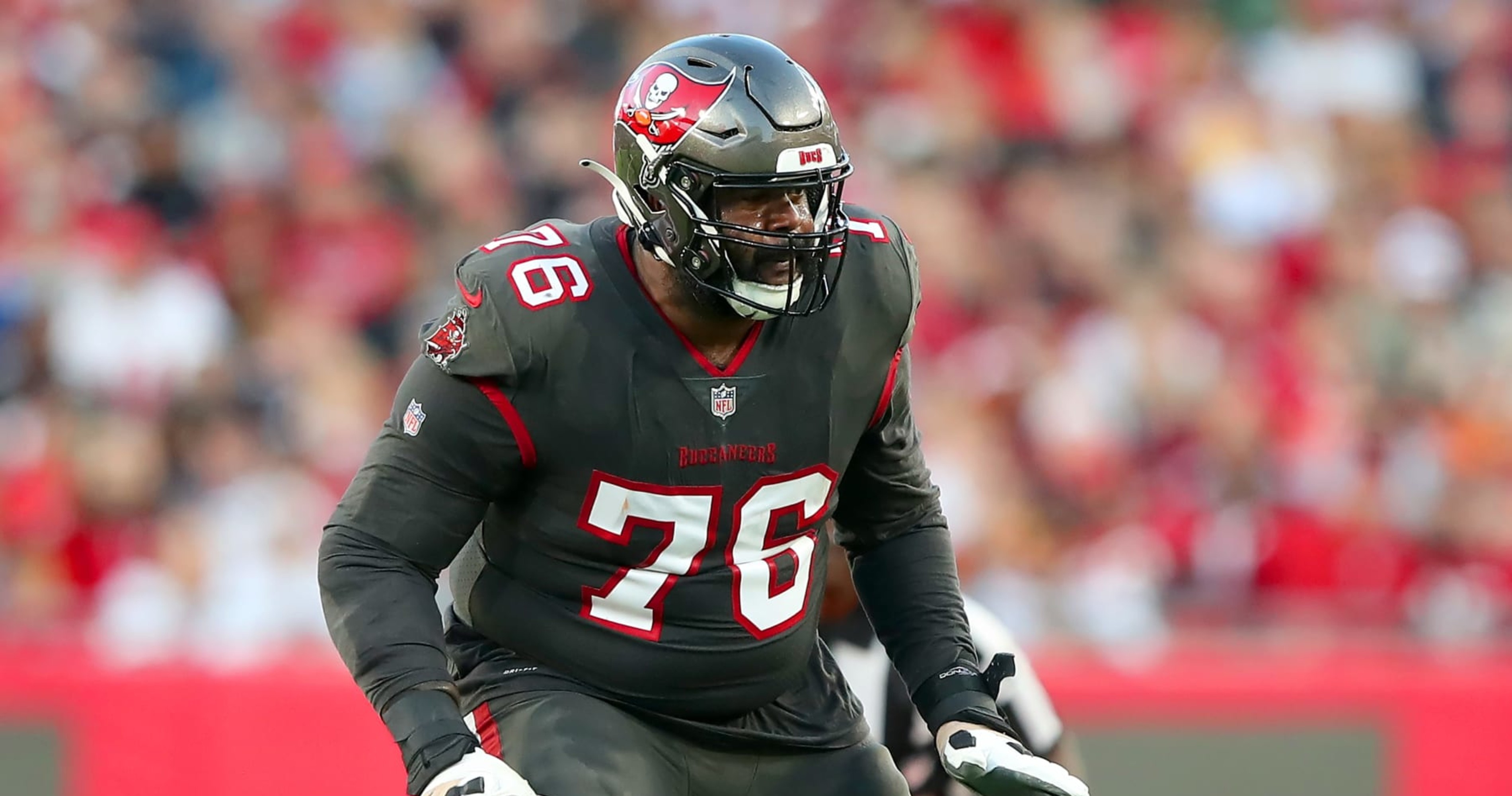 Chiefs Rumors: Bucs FA Donovan Smith Joins Patrick Mahomes with 1-Year ...