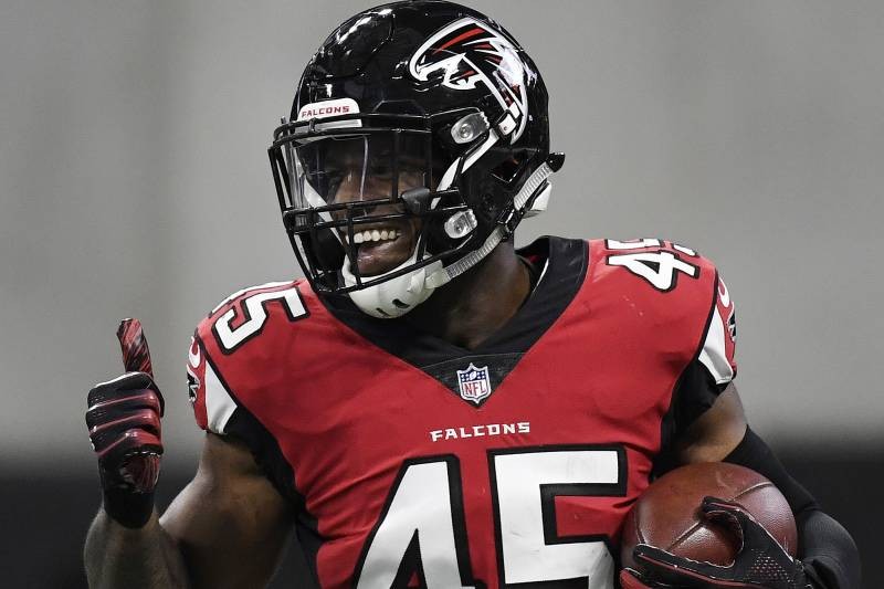 LB Deion Jones, Falcons Agree to 4-Year, $57M Contract Extension