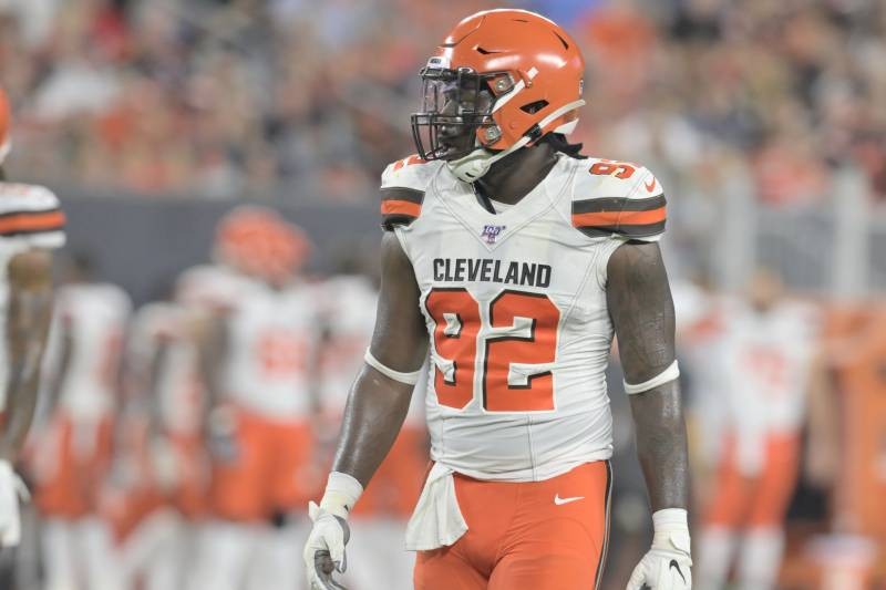 Browns DE Chad Thomas Carted off on Stretcher After Neck Injury at Practice