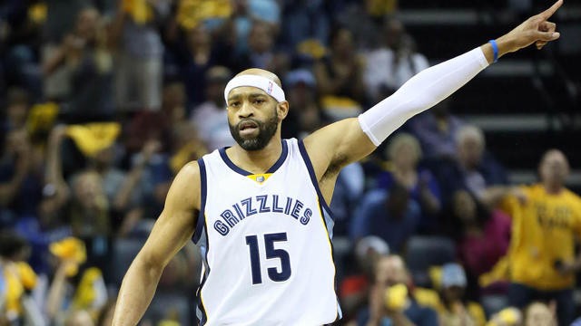 Report: Vince Carter and the Kings agree to a one-year, $8 million deal