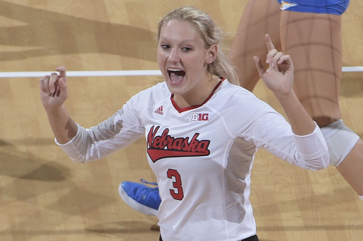 Huskers back in top 10; Hunter receives weekly Big Ten honors