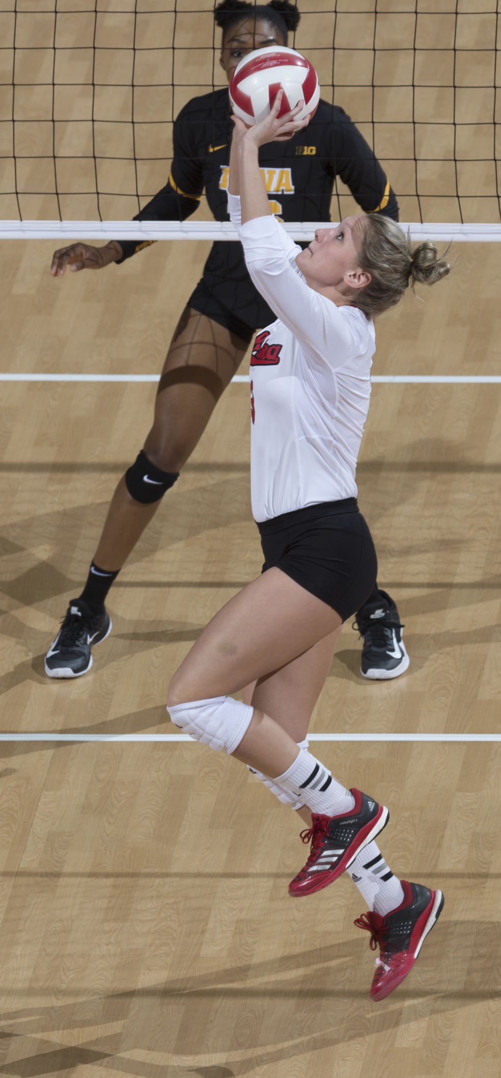 Kelly Hunter named player of the year in the region by AVCA
