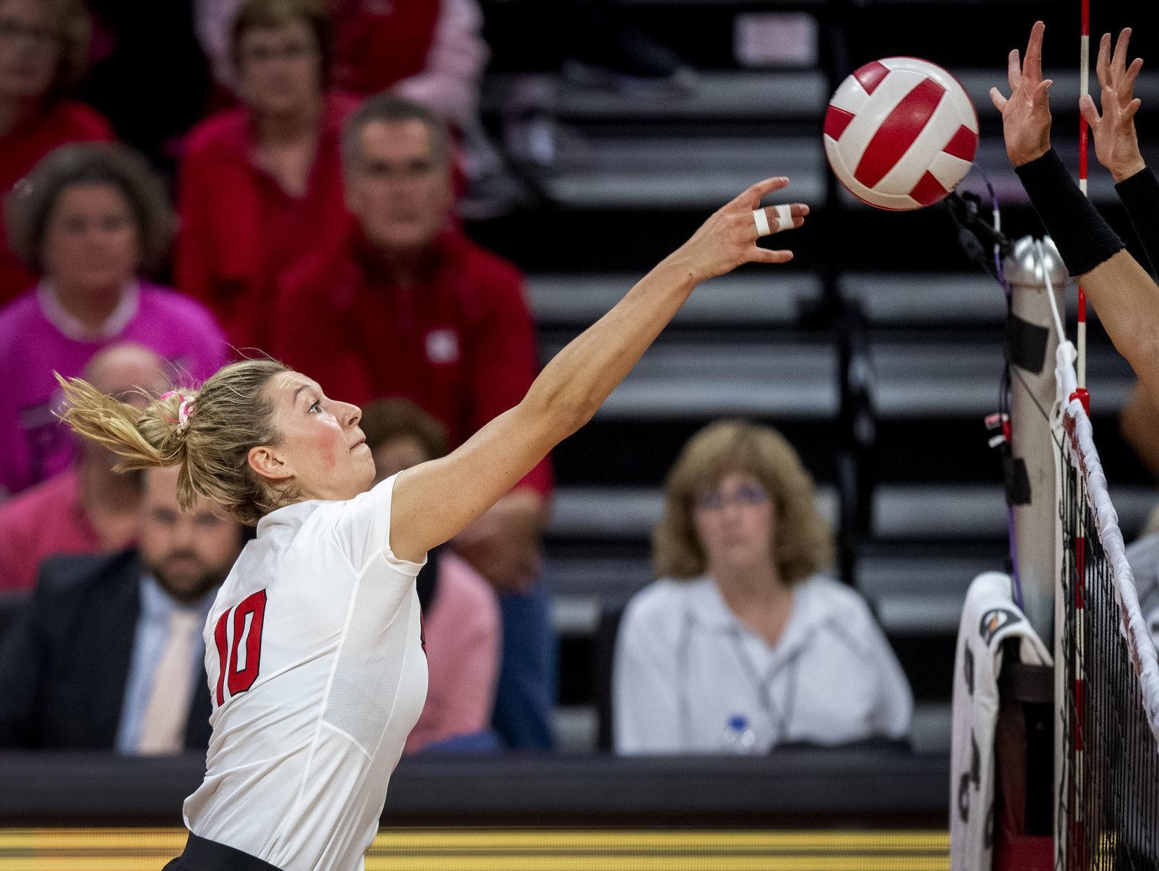Freshman Kubik shines in Nebraska's four-set win