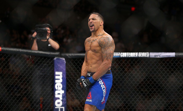 WATCH: Former Alabama LB Eryk Anders scores 1st-round KO in UFC debut