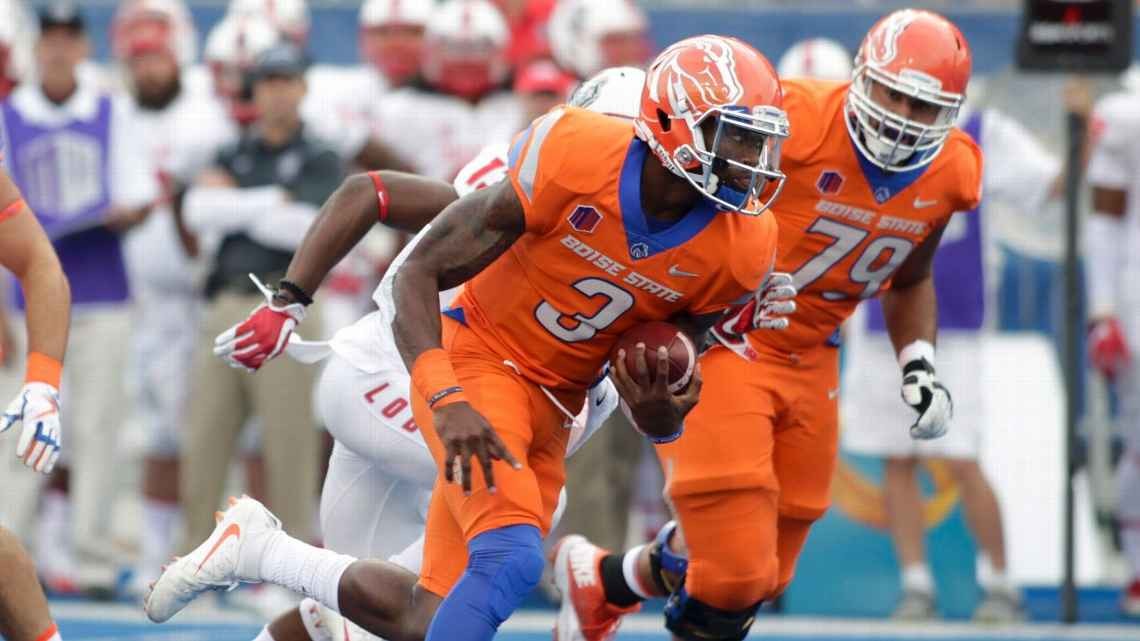 Football fashion: Blackouts and orange-outs