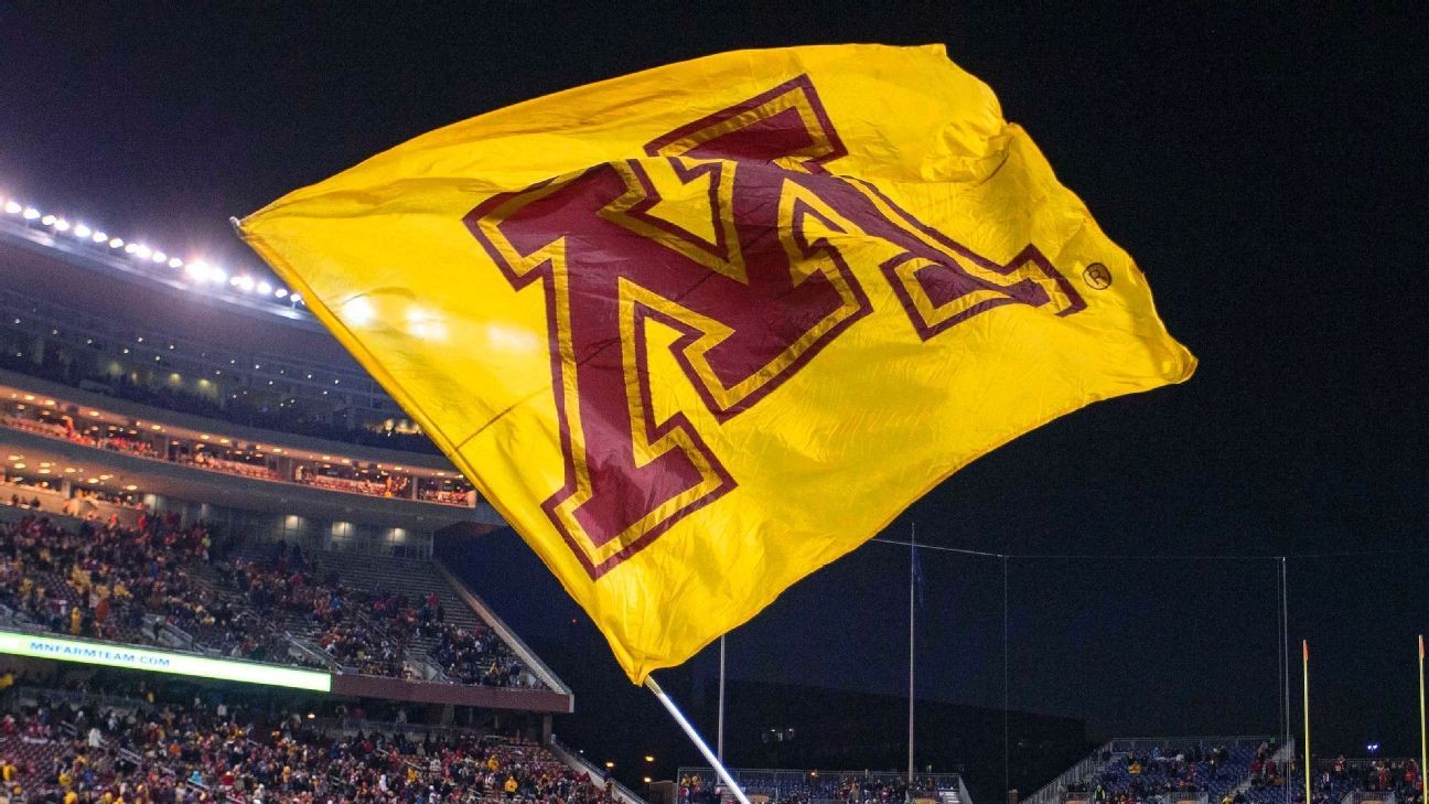 Former Minnesota lineman Nick Connelly dies of cancer at 22