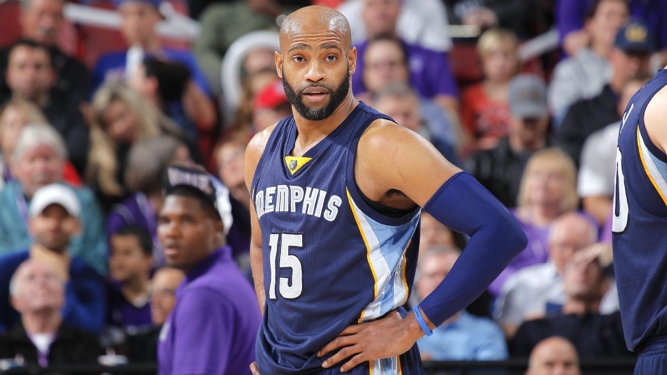 Sacramento Kings sign Vince Carter