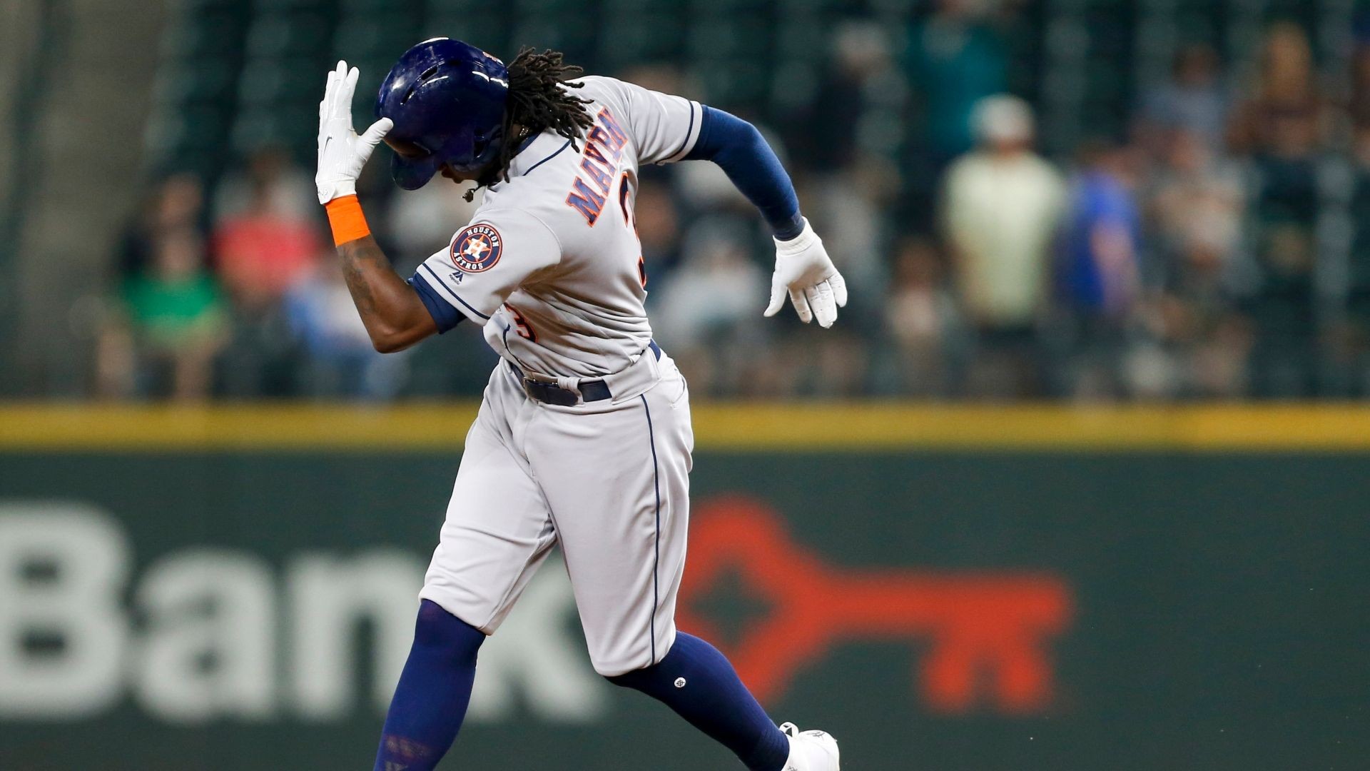 Maybin's homer in 9th lifts Houston past Seattle 5-3