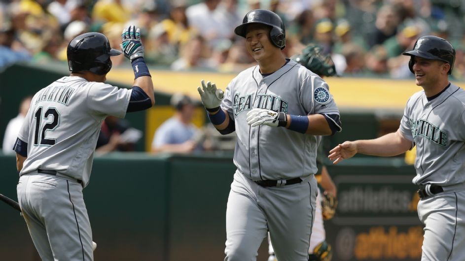 Large human Dae-Ho Lee helps keep first-place Mariners rolling
