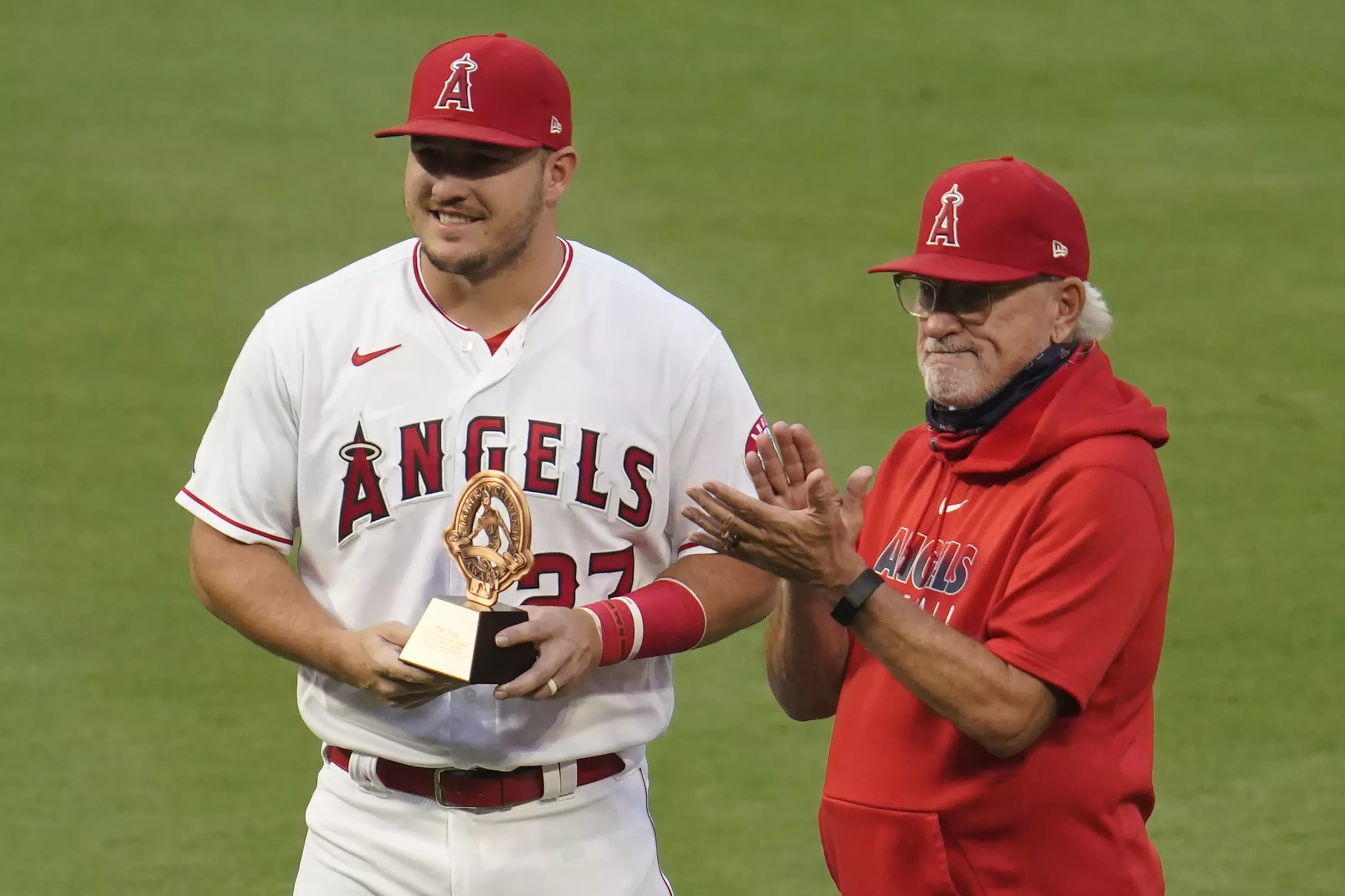Mike Trout a finalist for Player of the Year, Hank Aaron awards