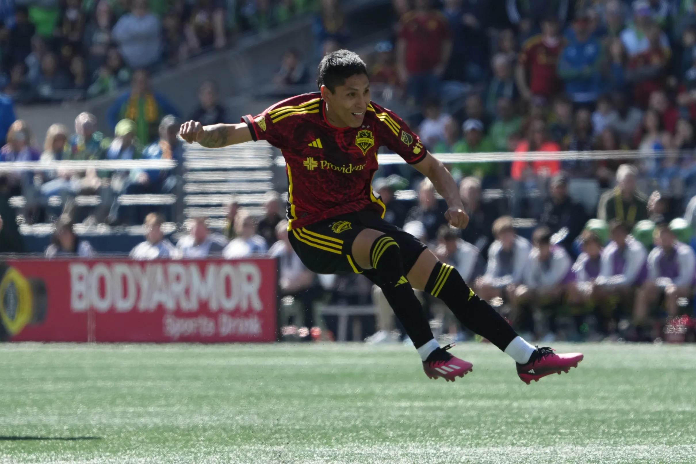 What do Sounders do about Raúl Ruidíaz?